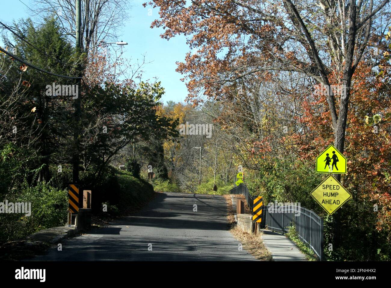 School crossing sign united states hi-res stock photography and images ...