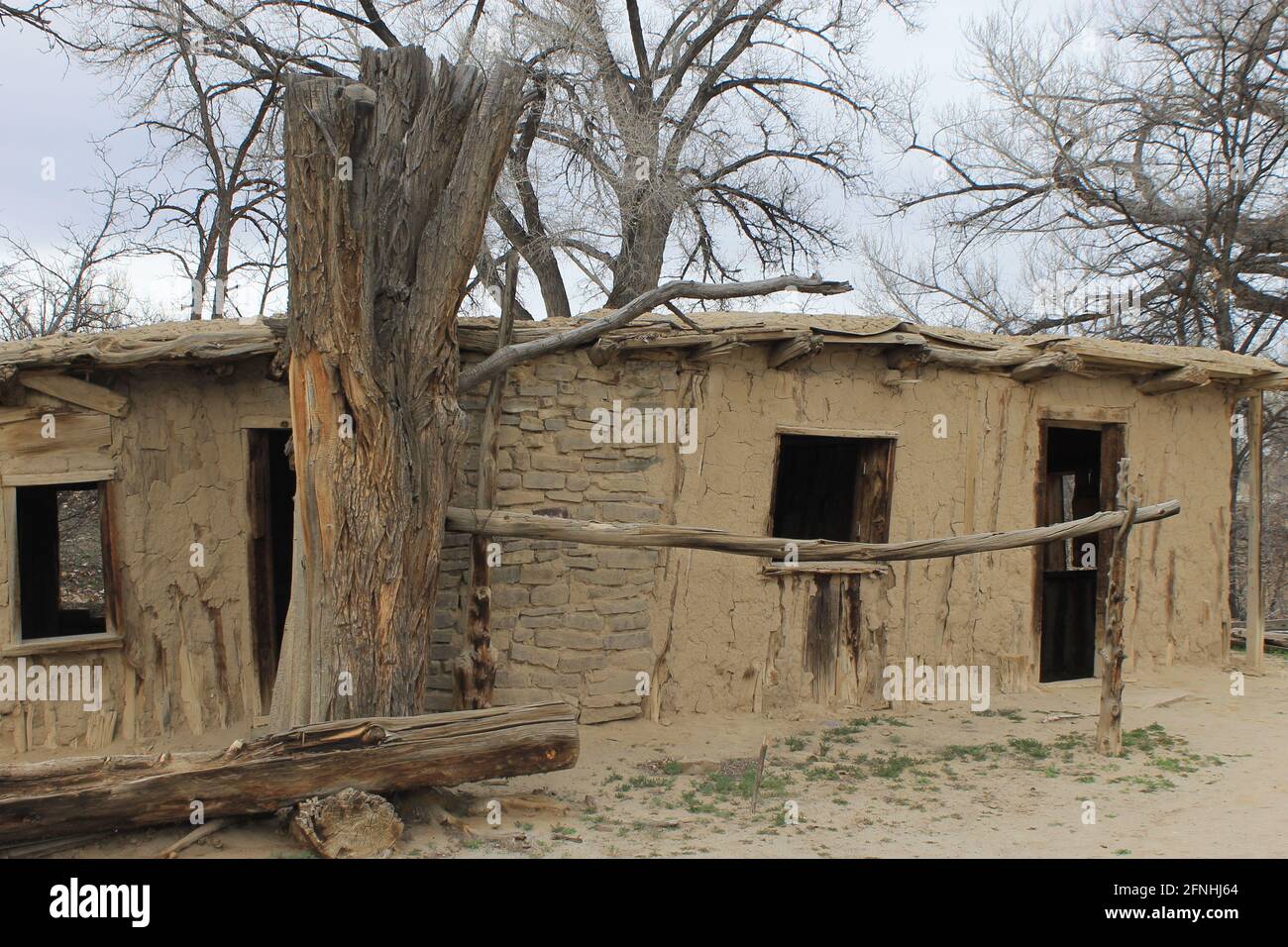 Old cabin ruins in the southwest Stock Photo - Alamy