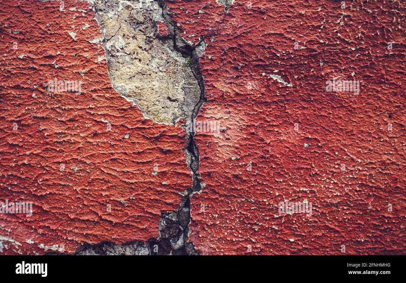 Texture of old painted plaster. Cracked red wall Stock Photo - Alamy