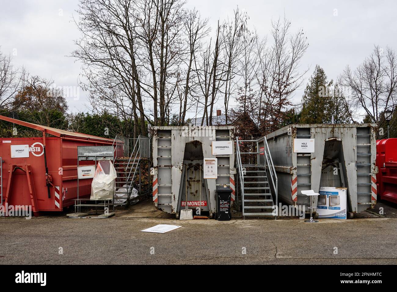 Recycling center hi-res stock photography and images - Alamy