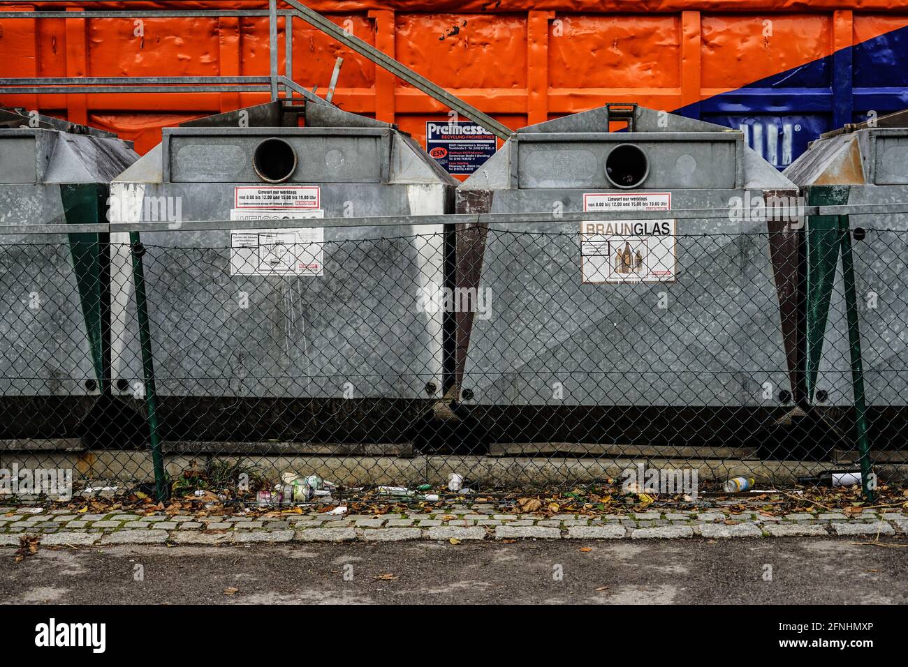 Different sizes containers hi-res stock photography and images - Alamy