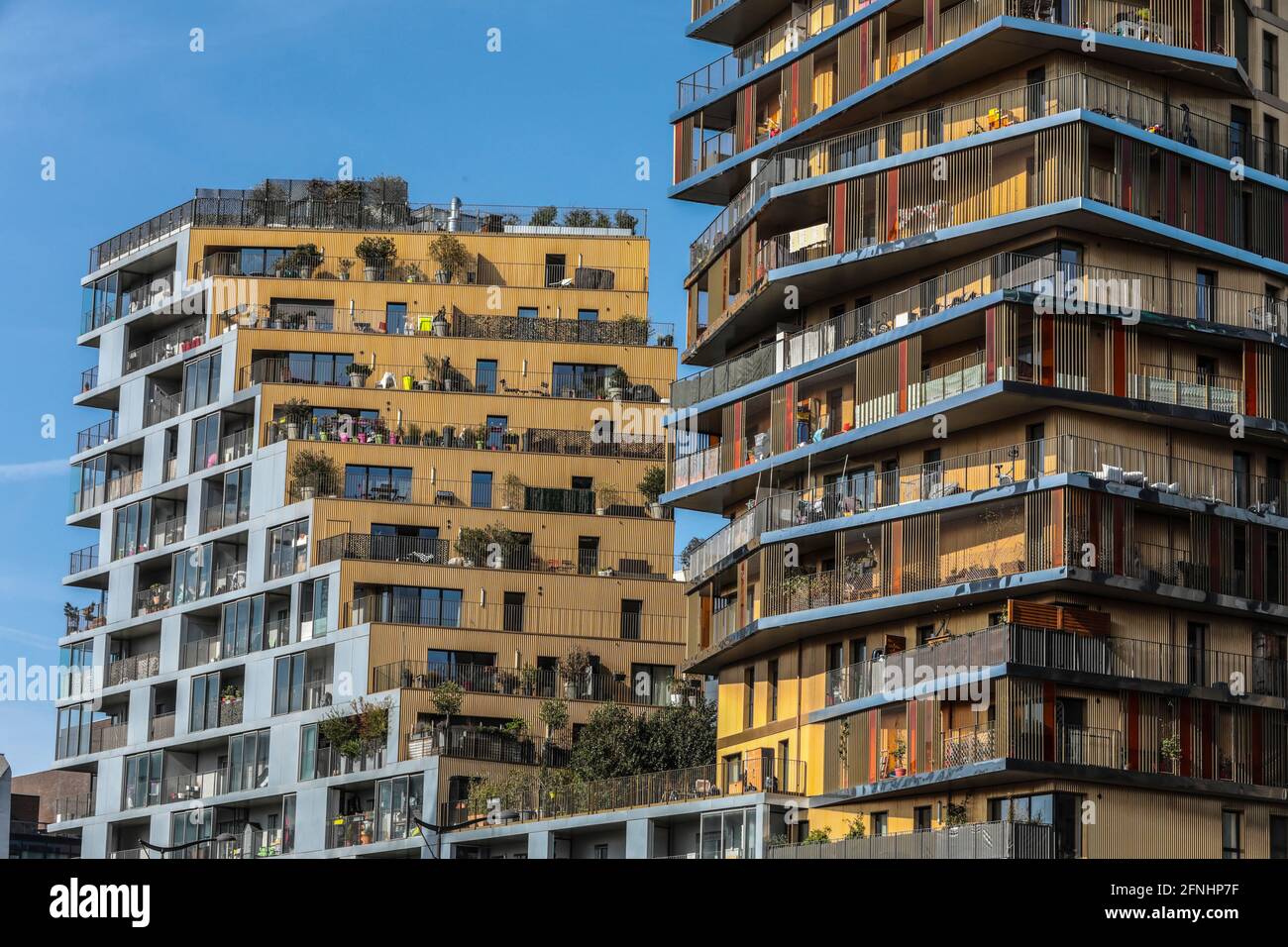 High rise apartments paris hi-res stock photography and images - Alamy