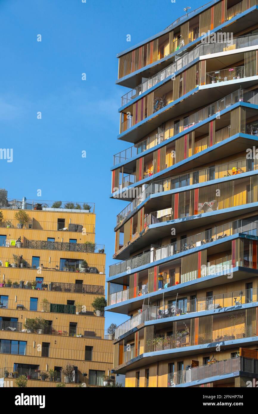 High rise apartments paris hi-res stock photography and images - Alamy