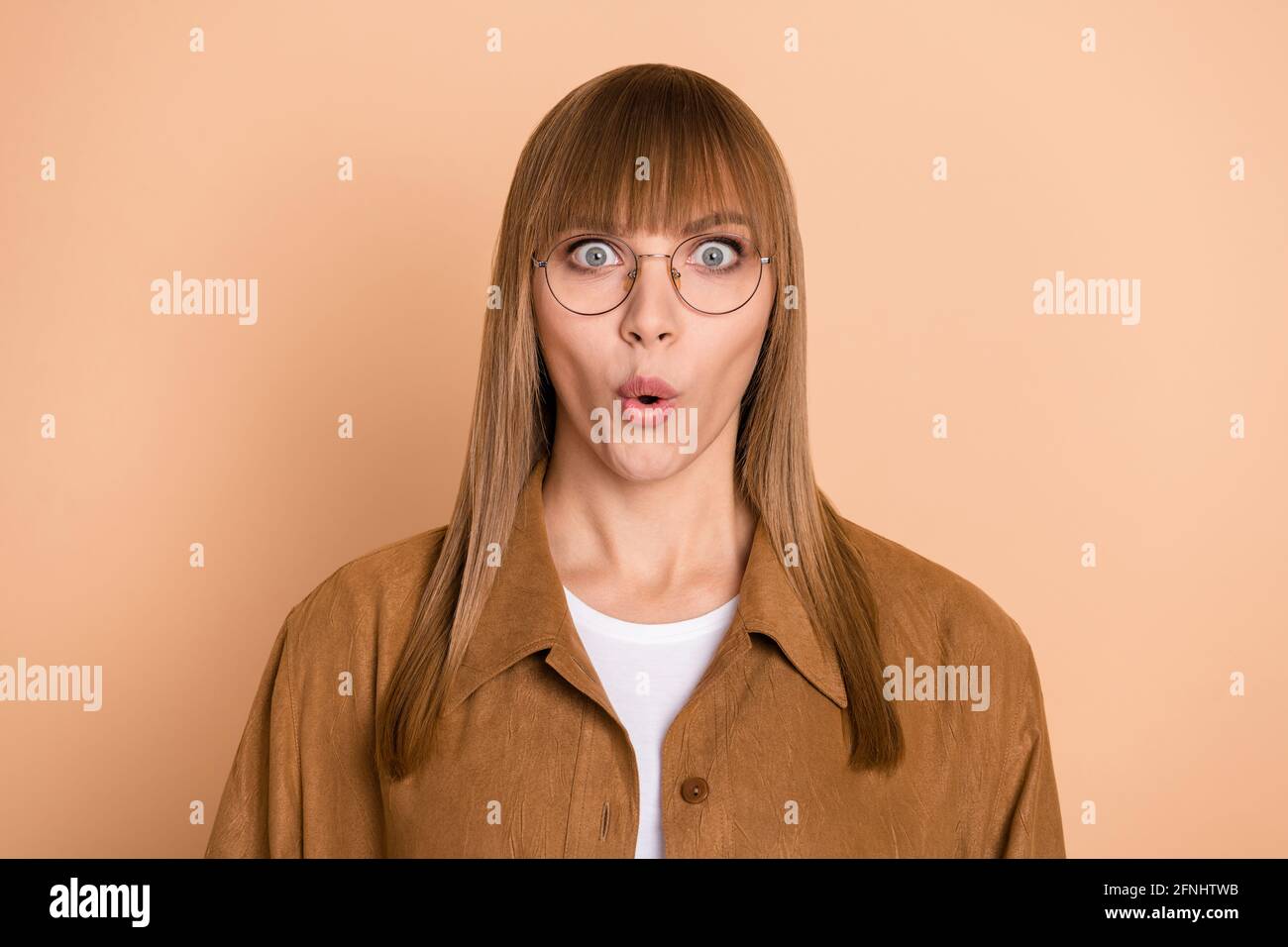 Photo of shocked astonished young woman unbelievable discount ...