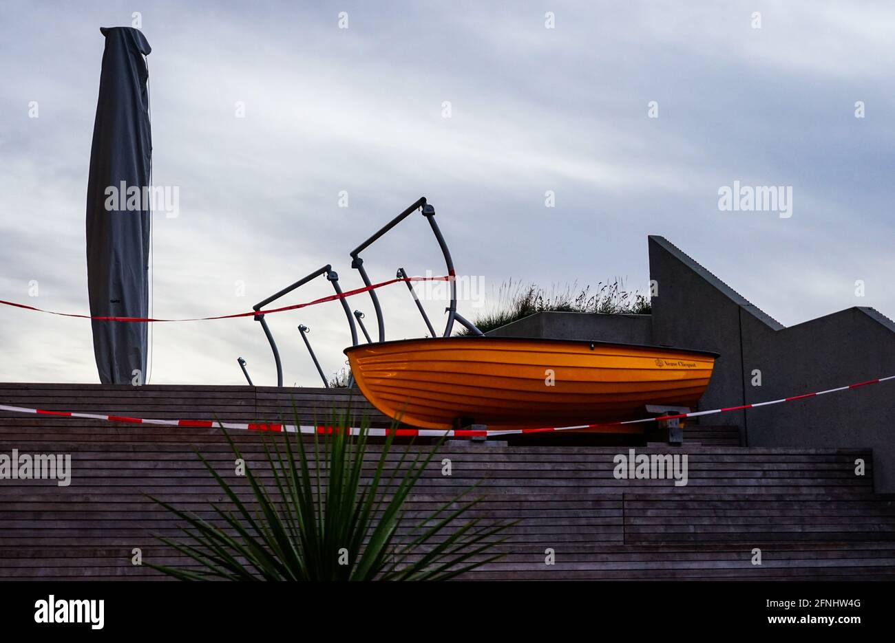 Roof of boat hi-res stock photography and images - Alamy