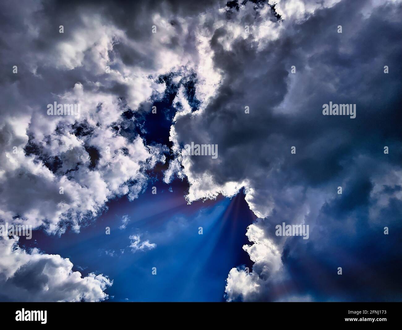 Ray of light hi-res stock photography and images - Alamy