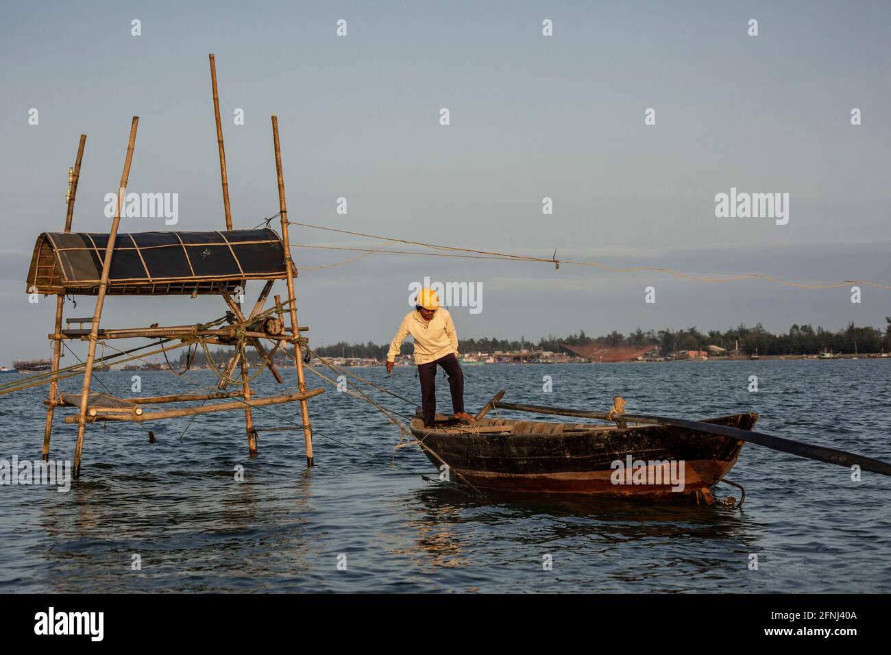 Pulley system hi-res stock photography and images - Alamy