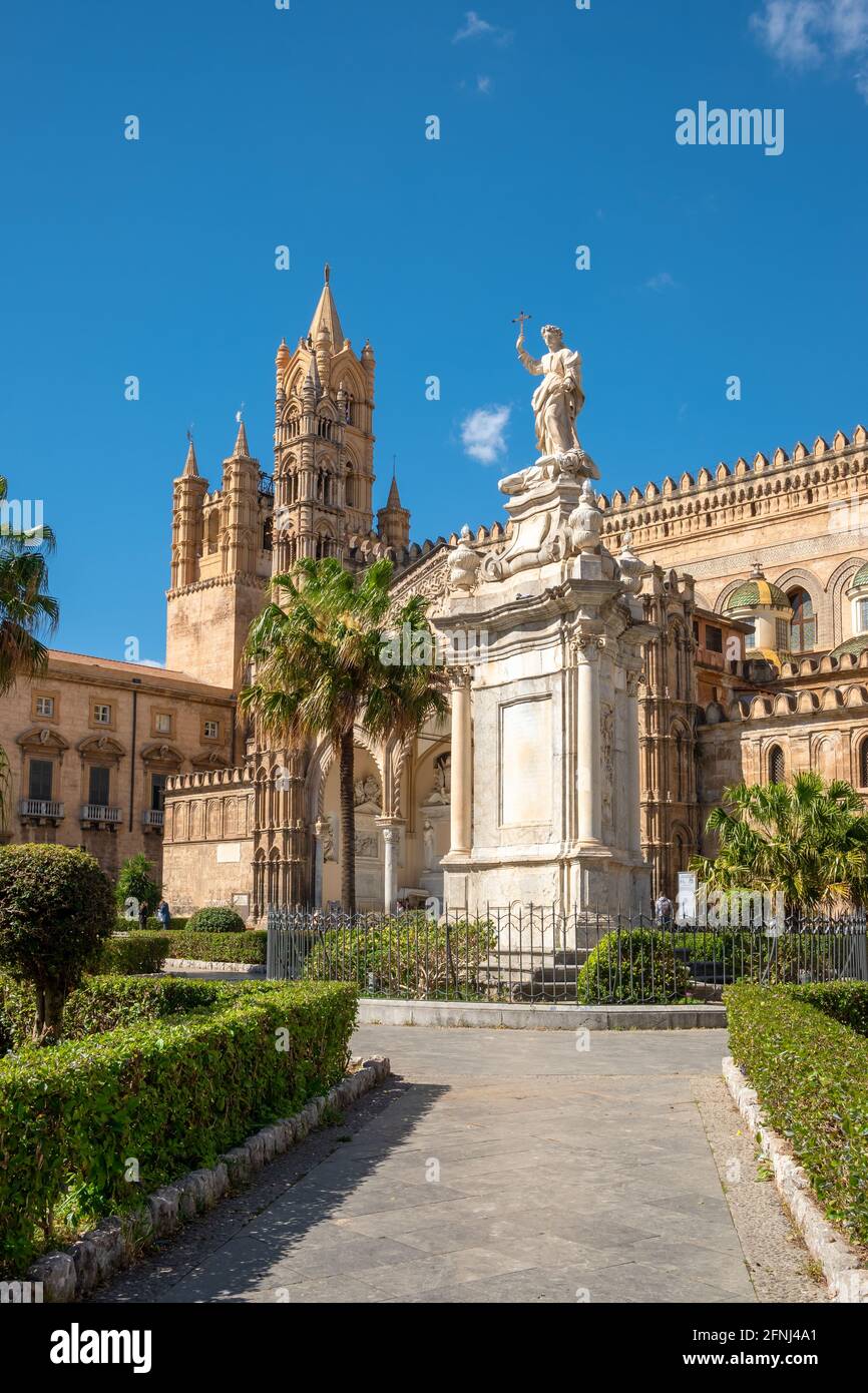 Statue sculpture palermo sicily hi-res stock photography and images - Alamy