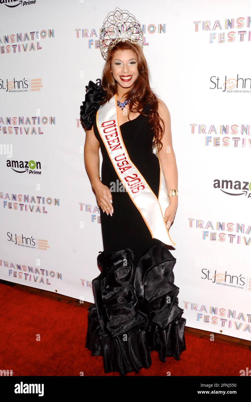 October 22, 2016, Los Angeles, California, USA: Hailie Sahar attends ...