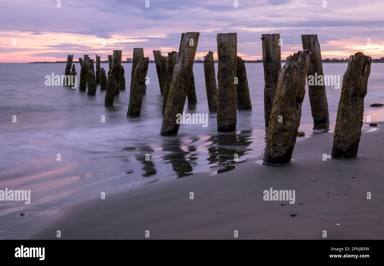 Wooden pier sunset seascape hi-res stock photography and images - Alamy