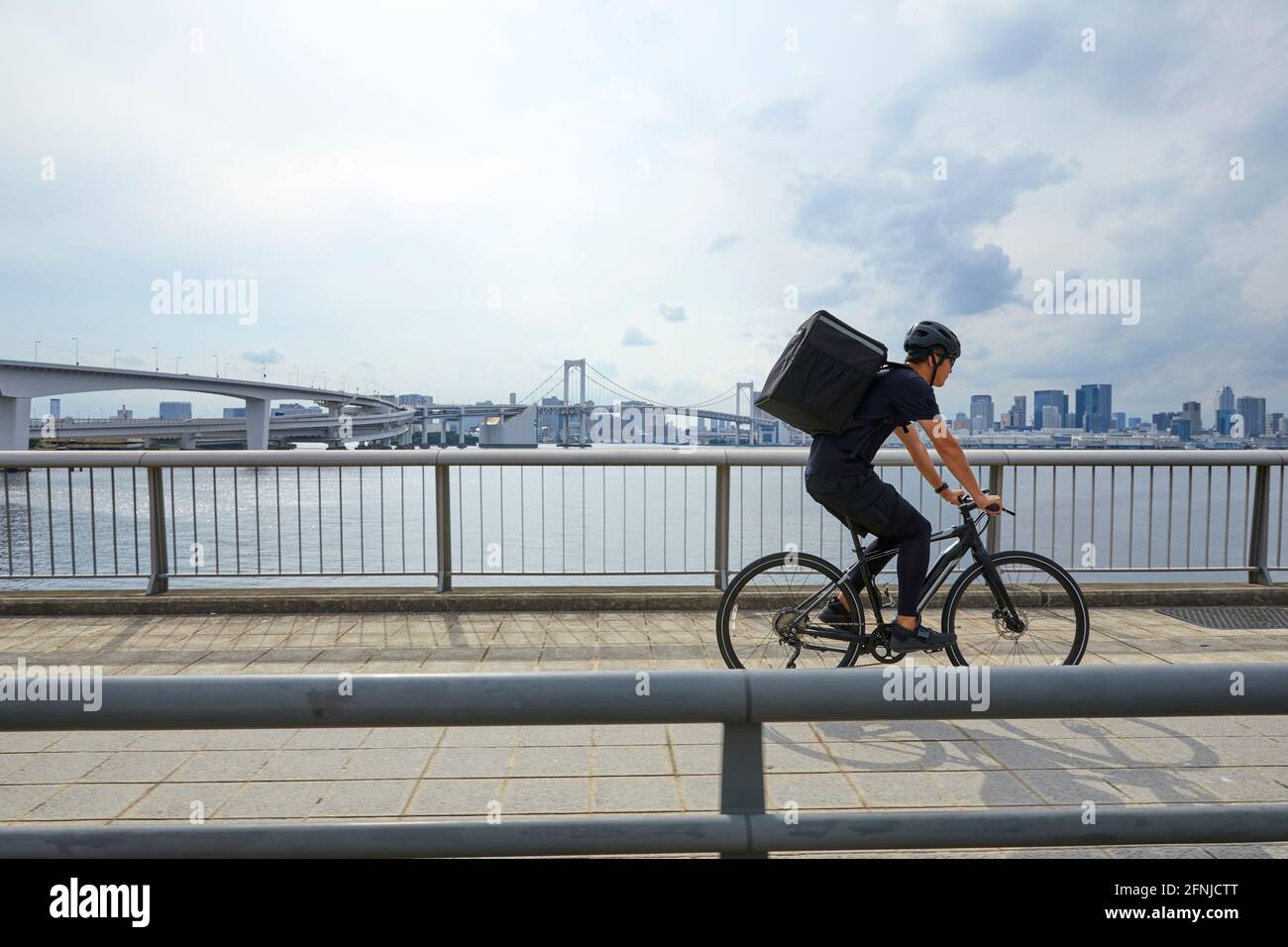 Delivery man tokyo japan hi-res stock photography and images - Alamy