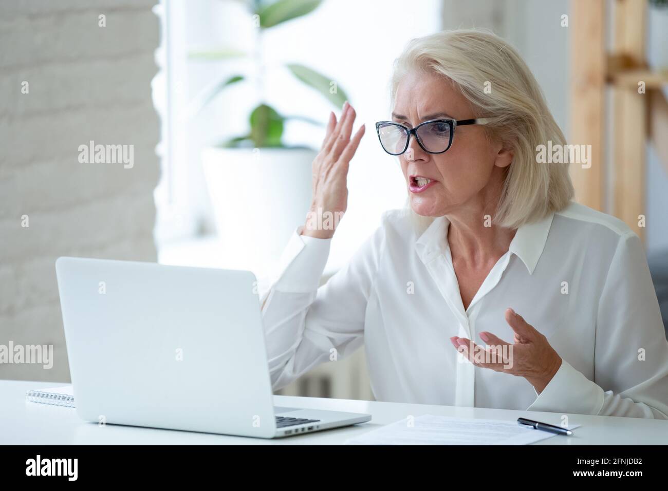 Frustrated computer user hi-res stock photography and images - Alamy