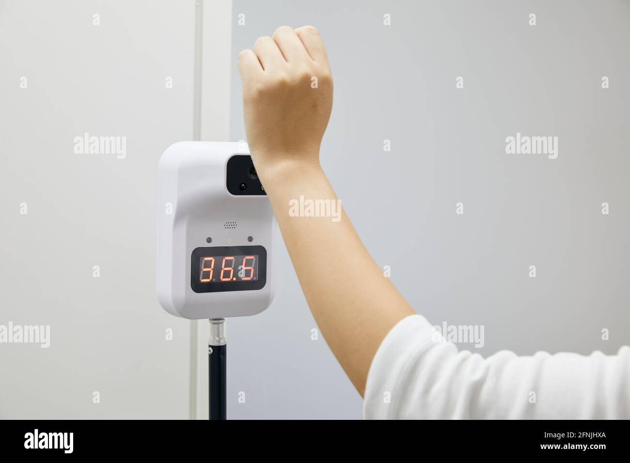 Checking body temperature in the office Stock Photo - Alamy
