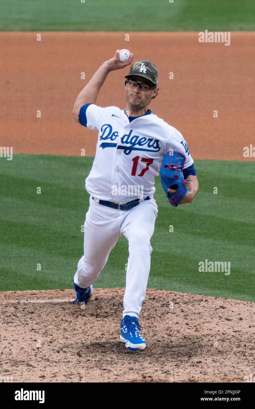 Los Angeles Dodgers relief pitcher Joe Kelly (17) throws during a MLB ...