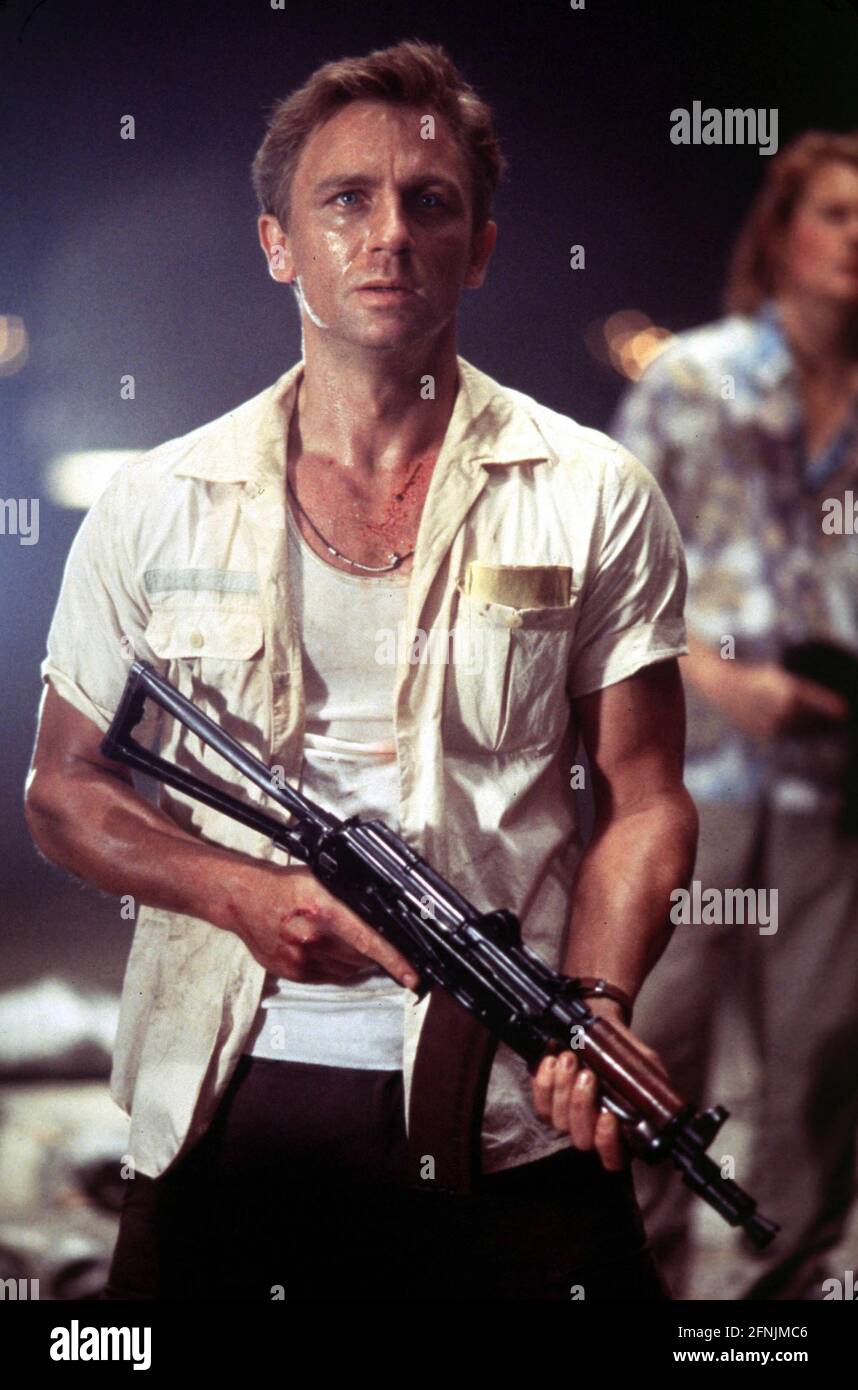 Tomb Raider Daniel Craig 2001 High Resolution Stock Photography and ...