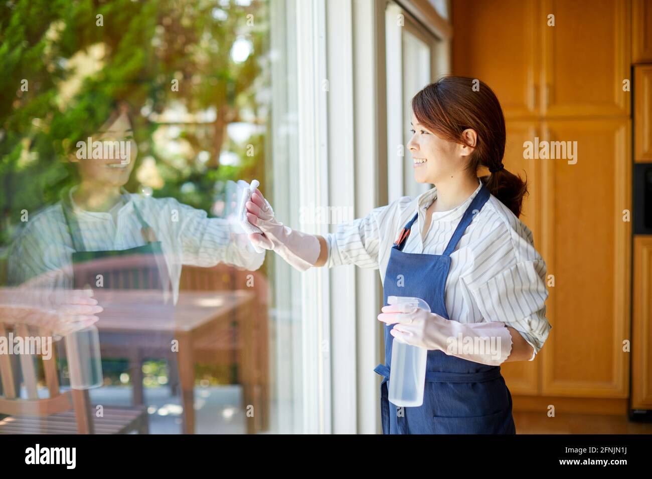 Smiling japanese housewife hi-res stock photography and images - Alamy