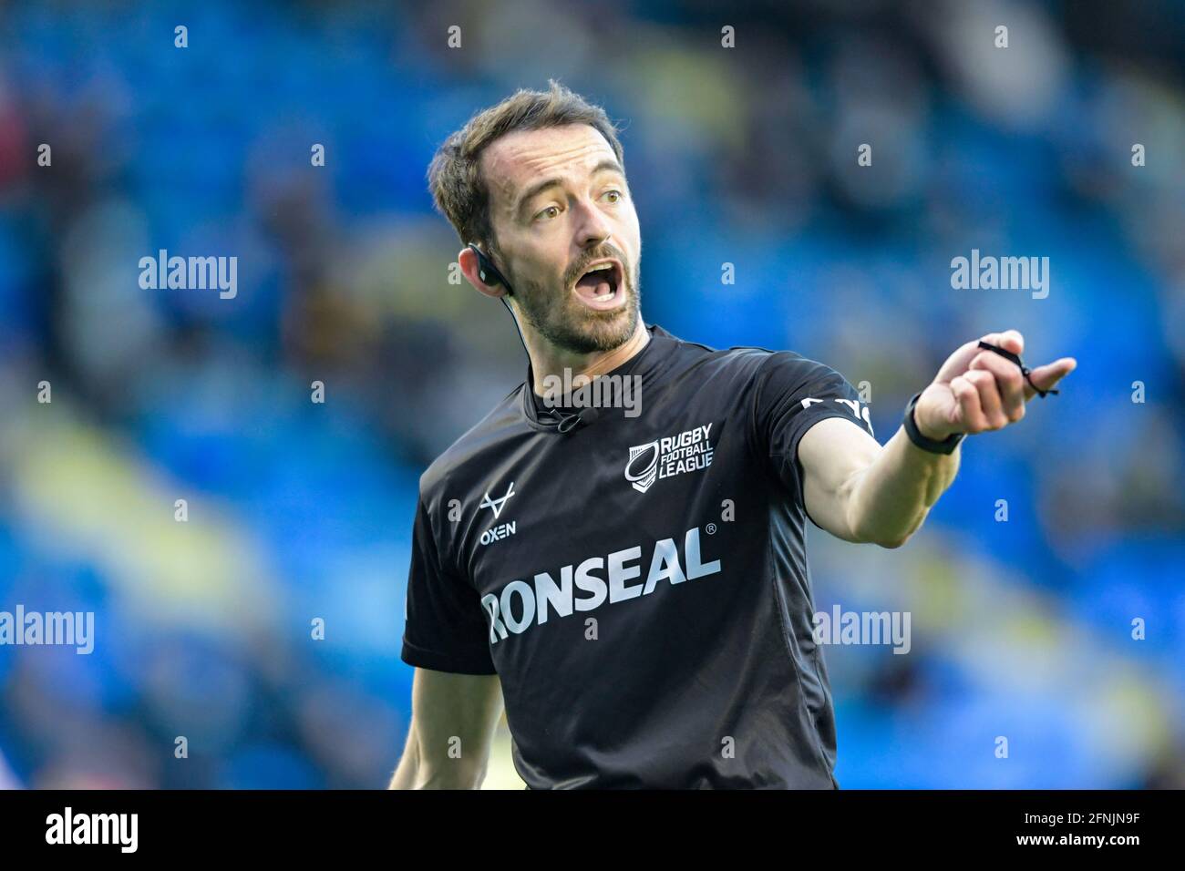 James jones referee hi-res stock photography and images - Alamy