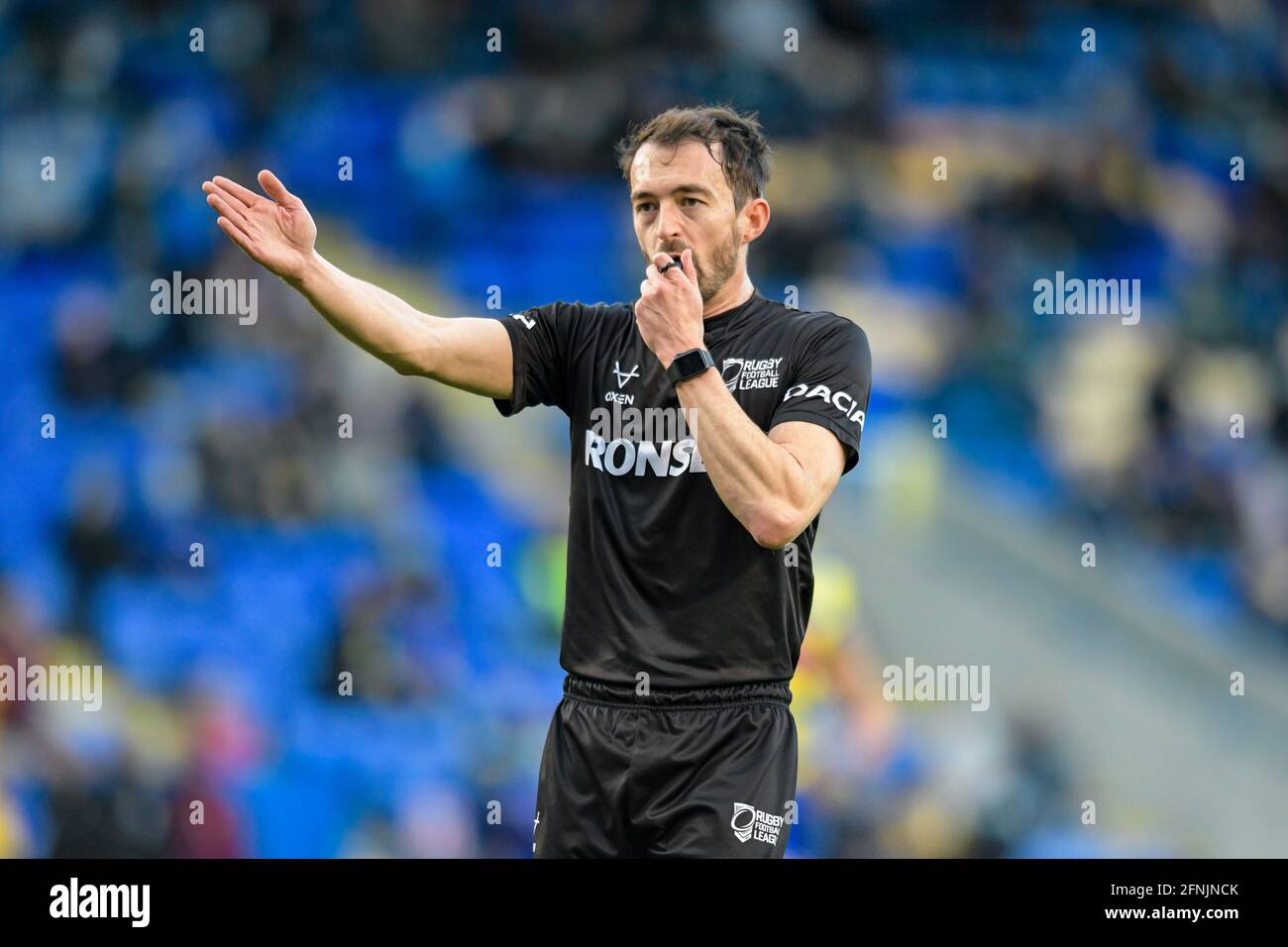 James jones referee hi-res stock photography and images - Alamy