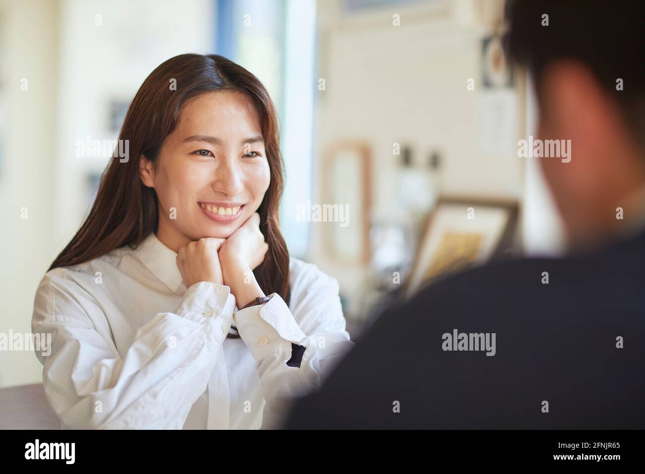 Young Japanese couple at a cafe Stock Photo - Alamy