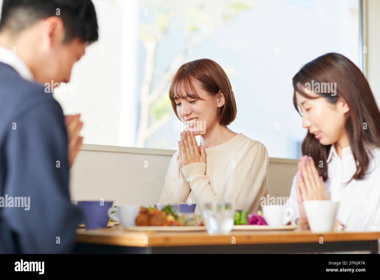 Young Japanese friends at a cafe Stock Photo - Alamy