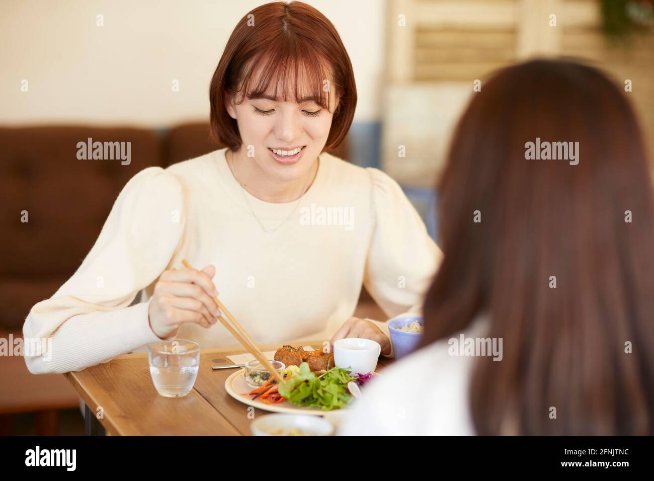 Young Japanese friends at a cafe Stock Photo - Alamy