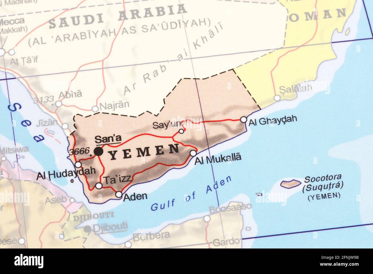 Map of Yemen highlighted from the outline Stock Photo - Alamy