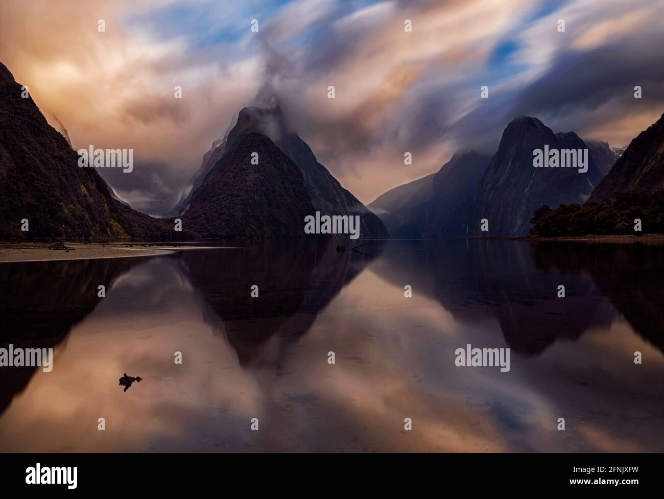 Sunrise over Mitre Peak, Milford Sound Stock Photo - Alamy