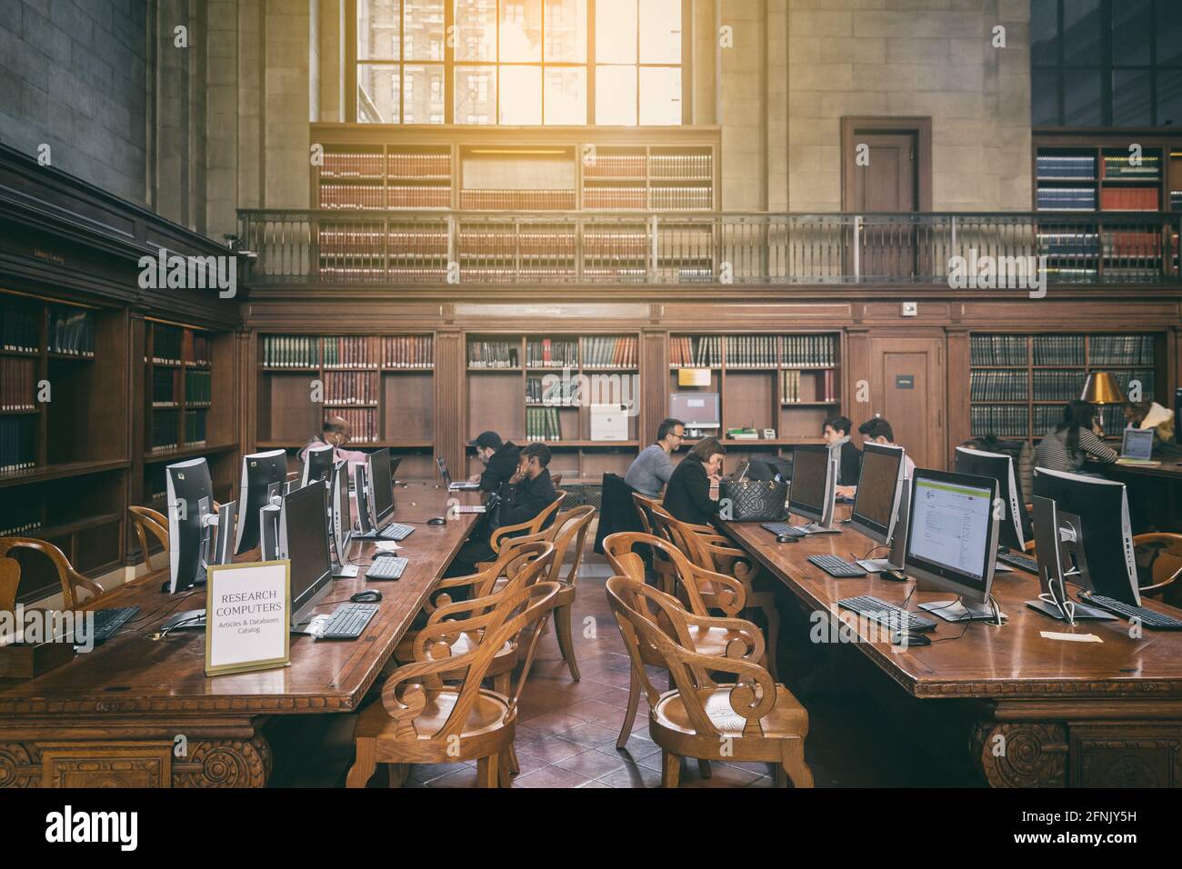 Library people hi-res stock photography and images - Alamy