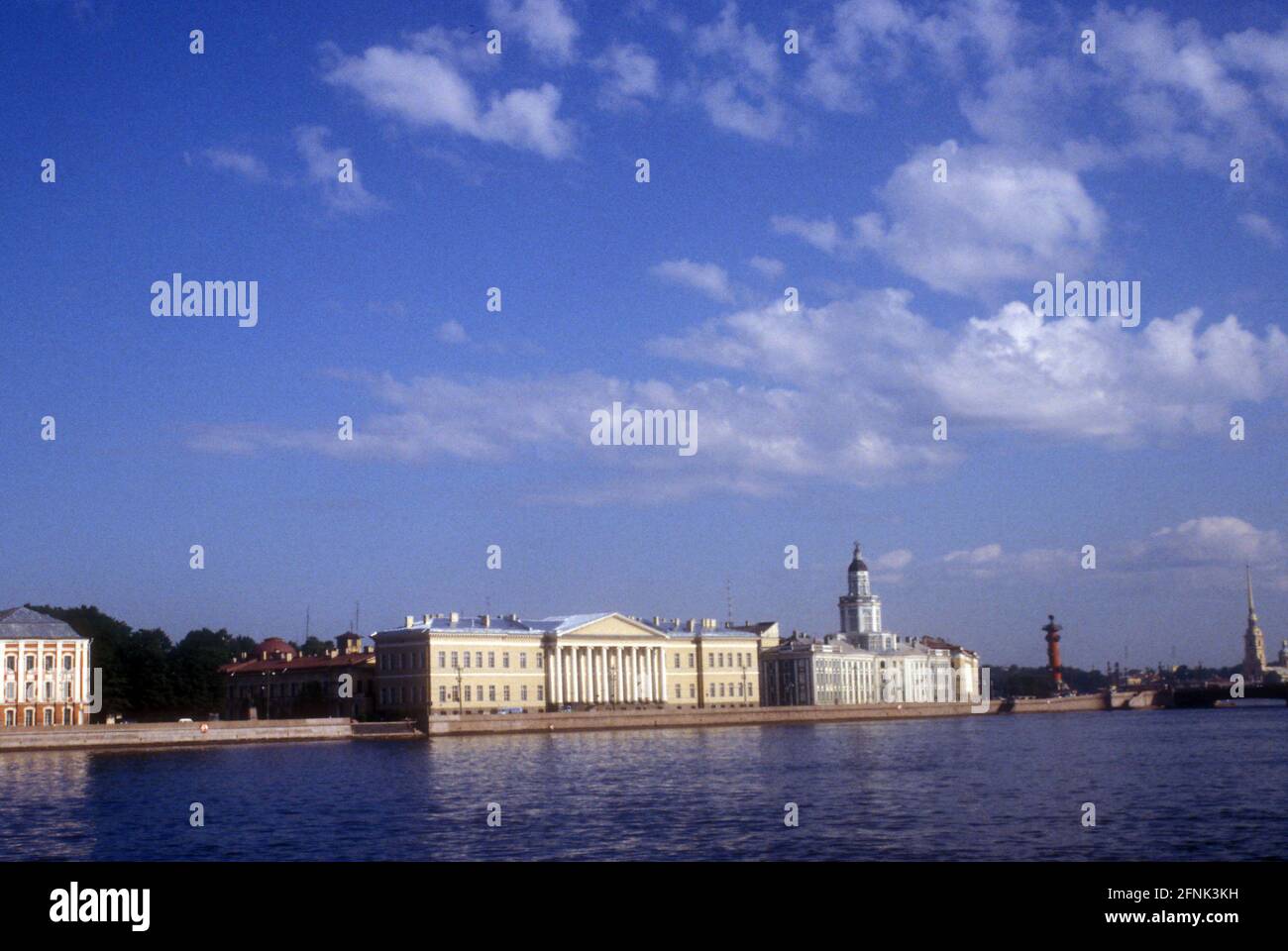 RIVER NEVA, ST. PETERSBURG, RUSSIA, 1994 PIC MIKE WALKER Stock Photo ...