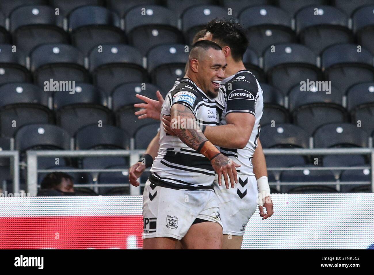 Mahe Fonua (5) of Hull FC celebrates his try Stock Photo - Alamy