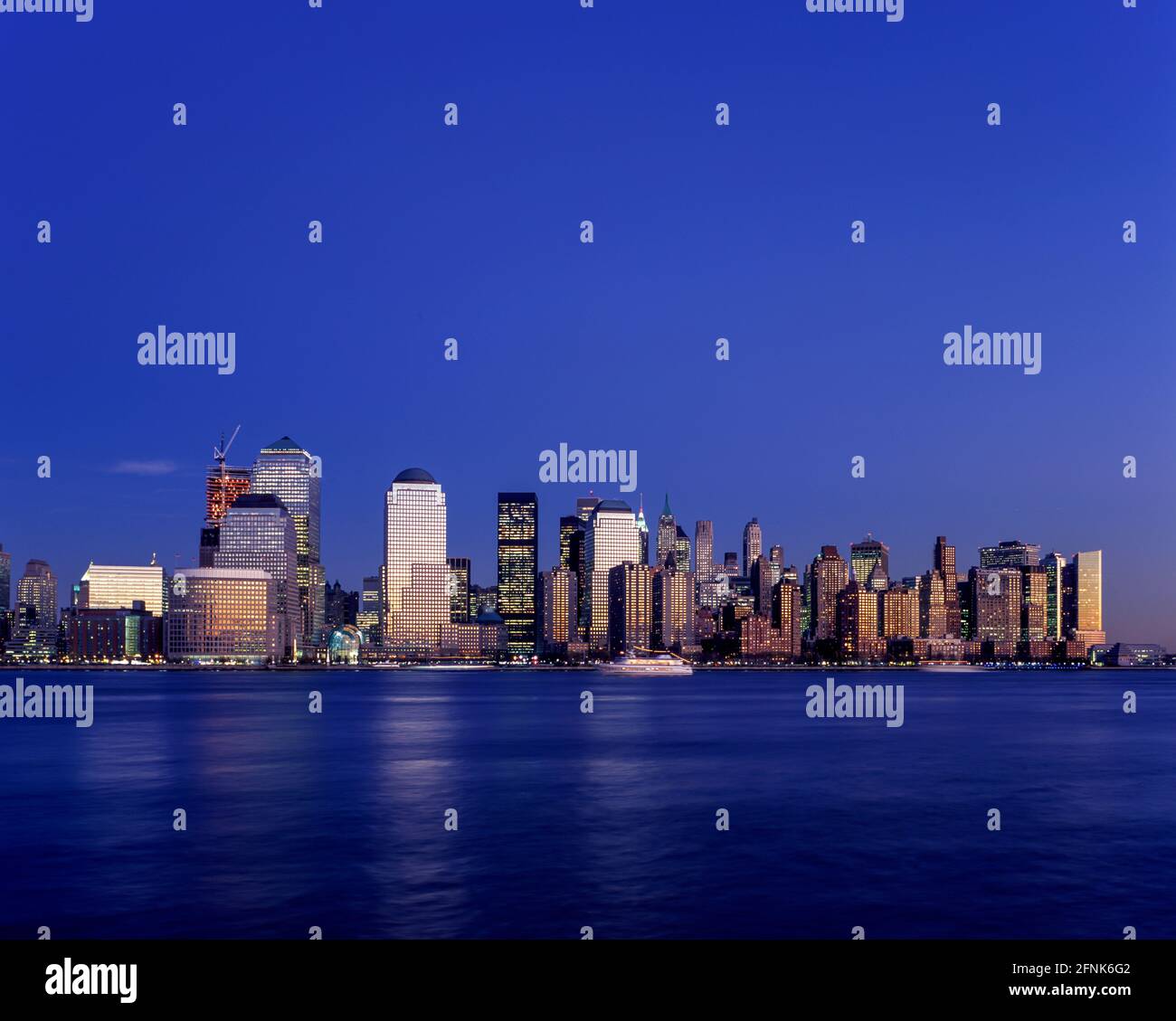 2004 HISTORICAL DOWNTOWN SKYLINE MANHATTAN NEW YORK CITY USA Stock ...