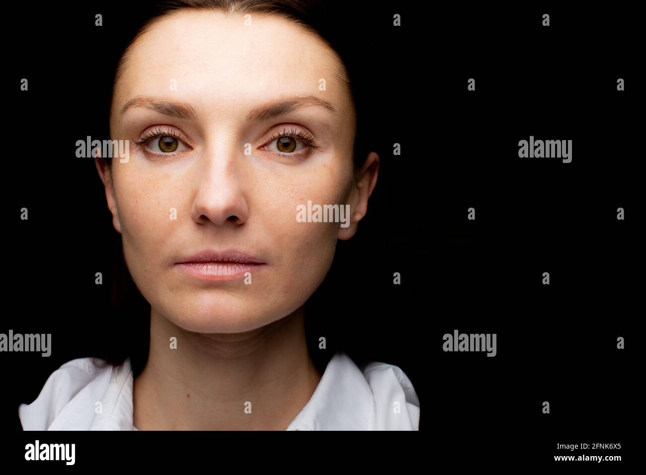 Straight face woman hi-res stock photography and images - Alamy
