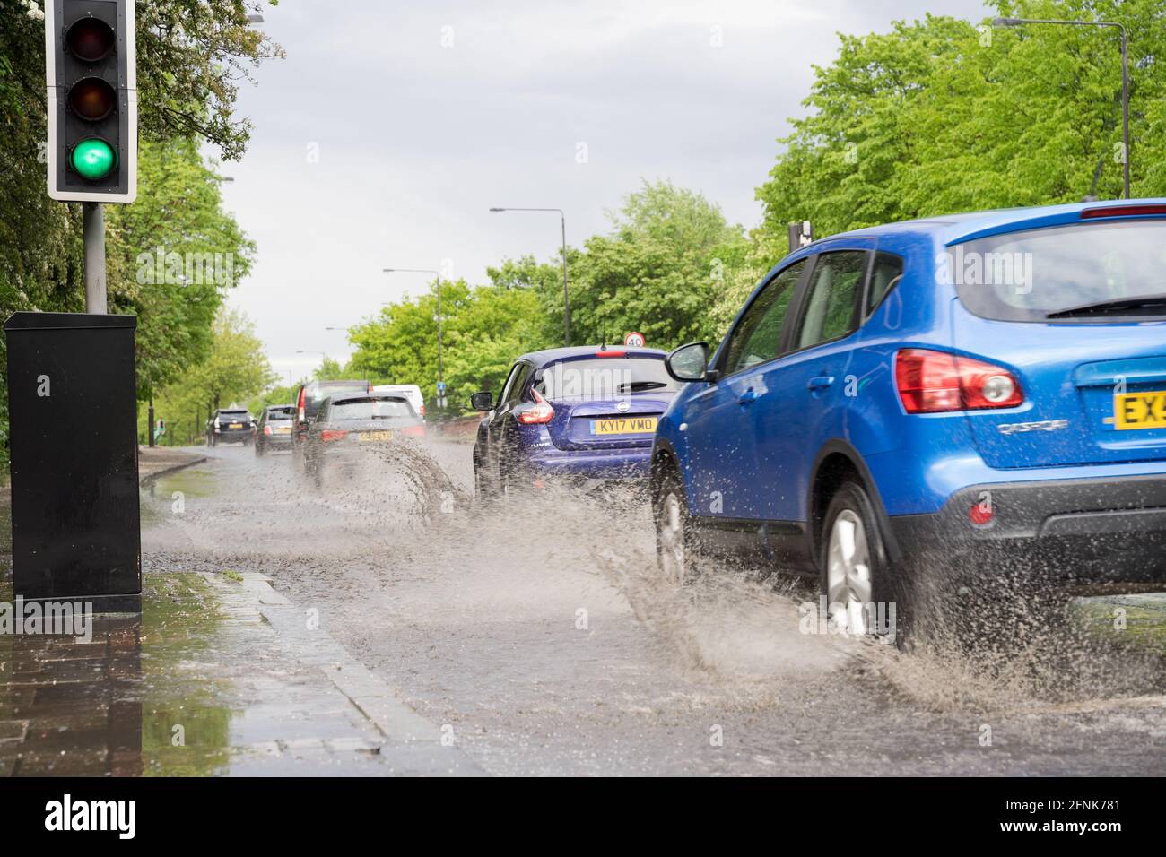 Torrential rain flood road car splash traffic hi-res stock photography ...