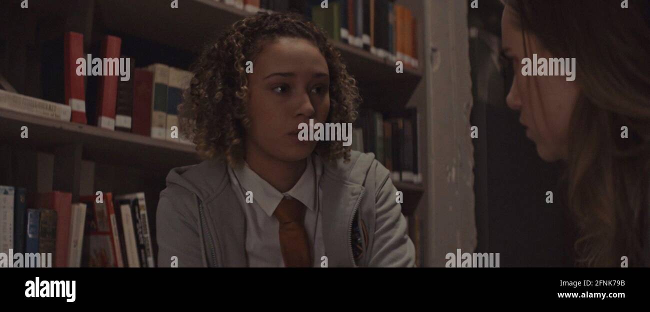 SEANCE, from left: Ella-Rae Smith, Suki Waterhouse, 2021. © RLJE Films ...