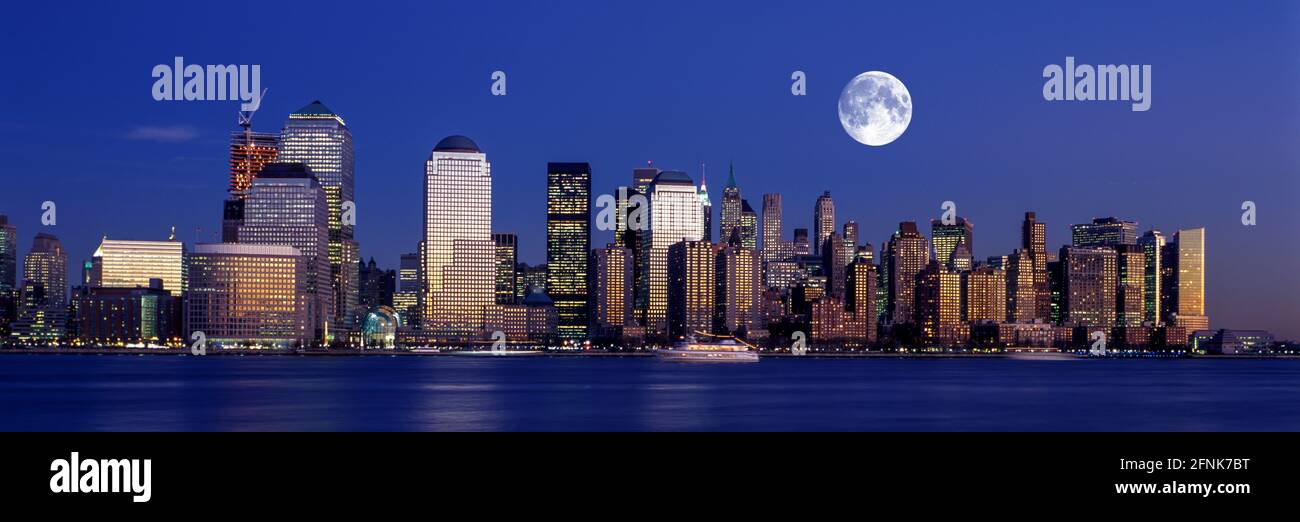 2004 HISTORICAL DOWNTOWN SKYLINE MANHATTAN NEW YORK CITY USA Stock ...