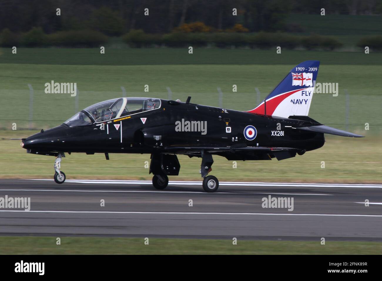 Royal navy hawk jet 736 hi-res stock photography and images - Alamy