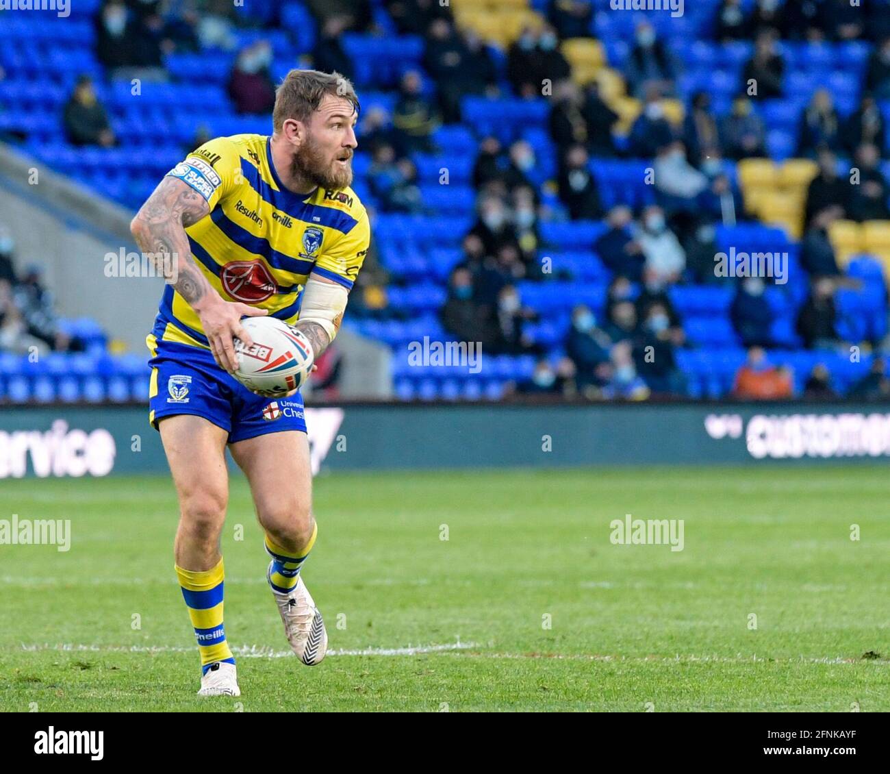 Daryl Clark (9) of Warrington Wolves looks for a pass Stock Photo - Alamy