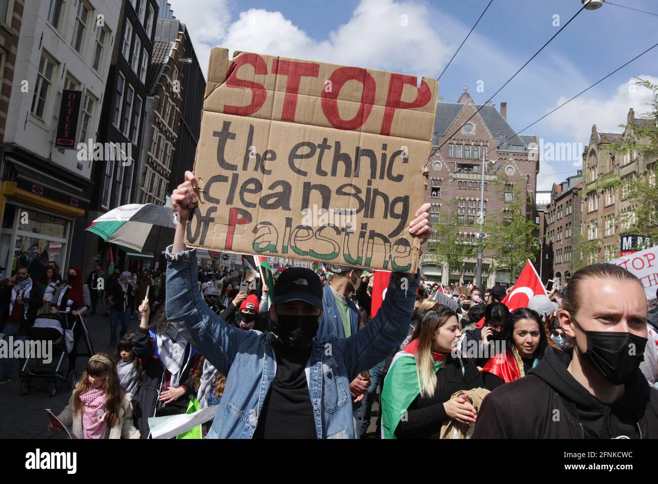 Thousands protesters in solidarity Palestinian people over the conflict ...
