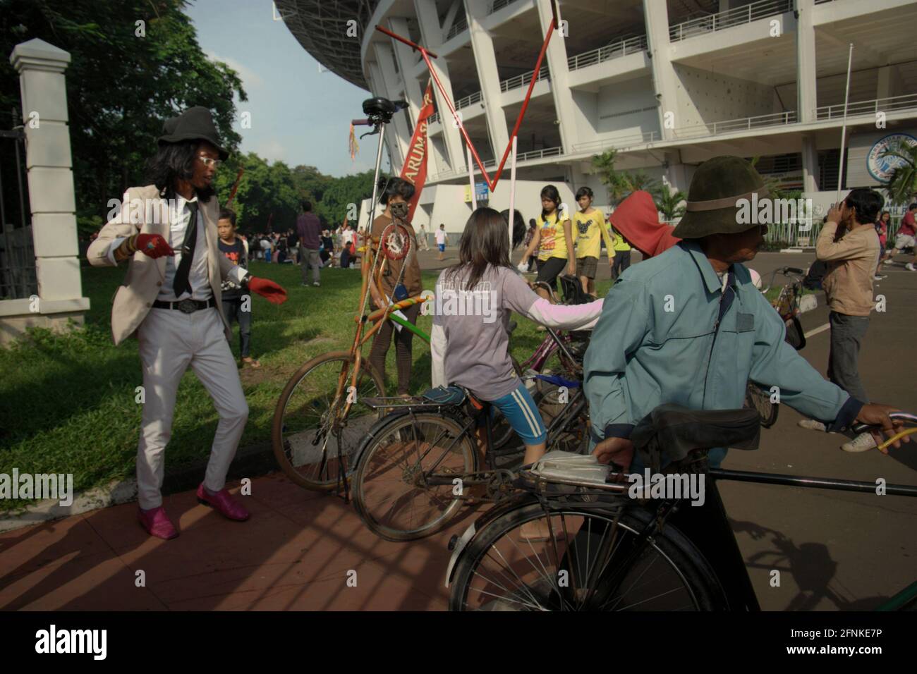 Cycling enthusiasts touring in Gelora Bung Karno (Senayan Sports ...