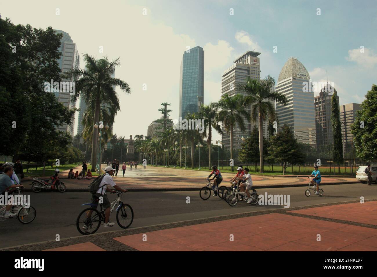 Cycling enthusiasts touring in Gelora Bung Karno (Senayan Sports ...