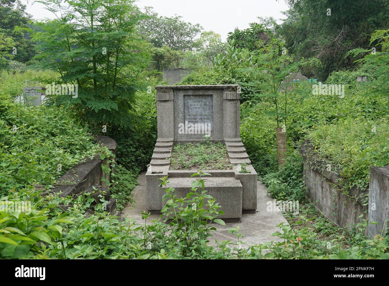 Teochew chinese cemetery hi-res stock photography and images - Alamy