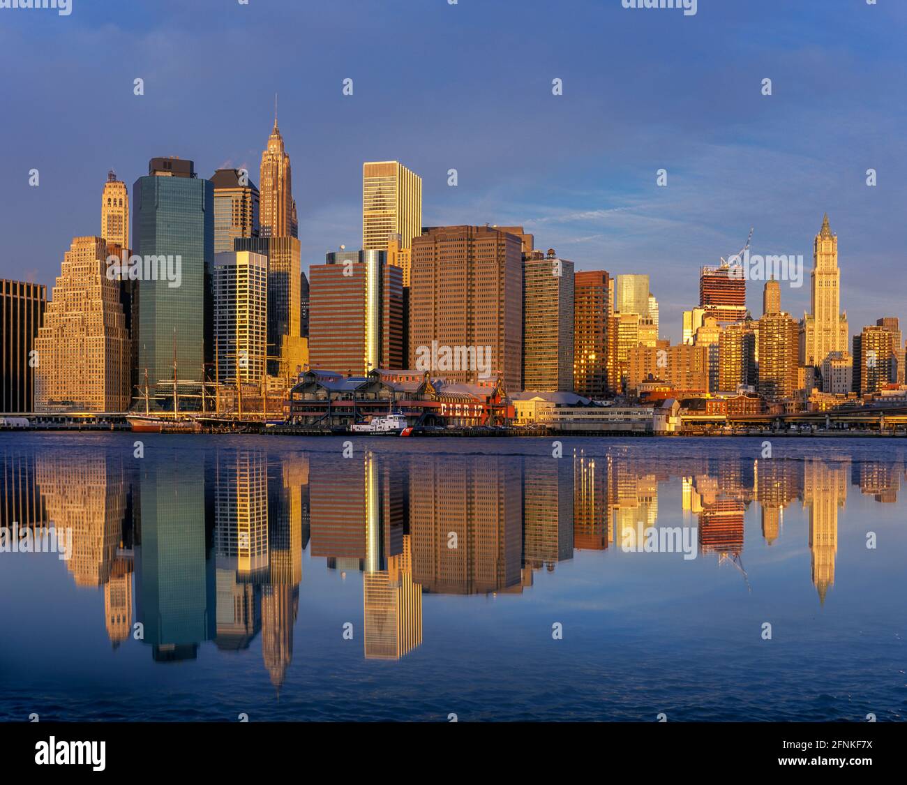 2004 HISTORICAL DOWNTOWN SKYLINE MANHATTAN NEW YORK CITY USA Stock ...
