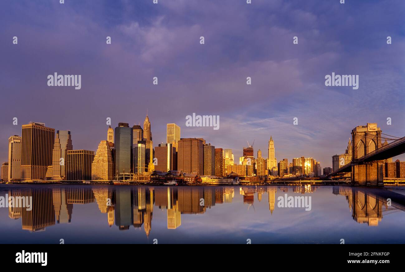 2004 HISTORICAL DOWNTOWN SKYLINE MANHATTAN NEW YORK CITY USA Stock ...