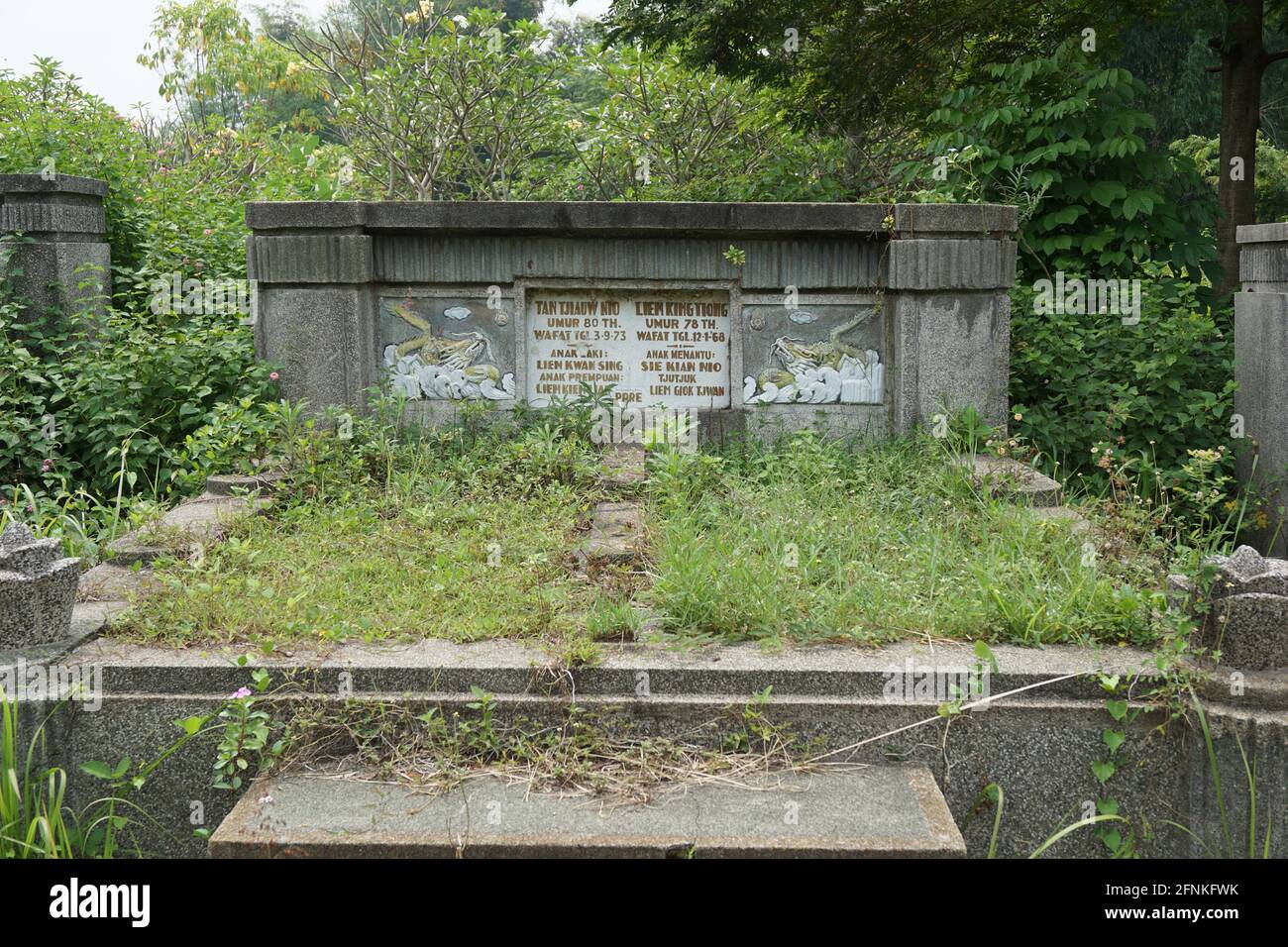 Teochew chinese cemetery hi-res stock photography and images - Alamy
