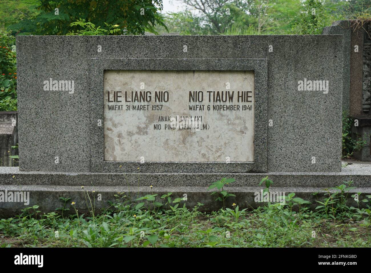 Chinese tomb with a natural background Stock Photo - Alamy