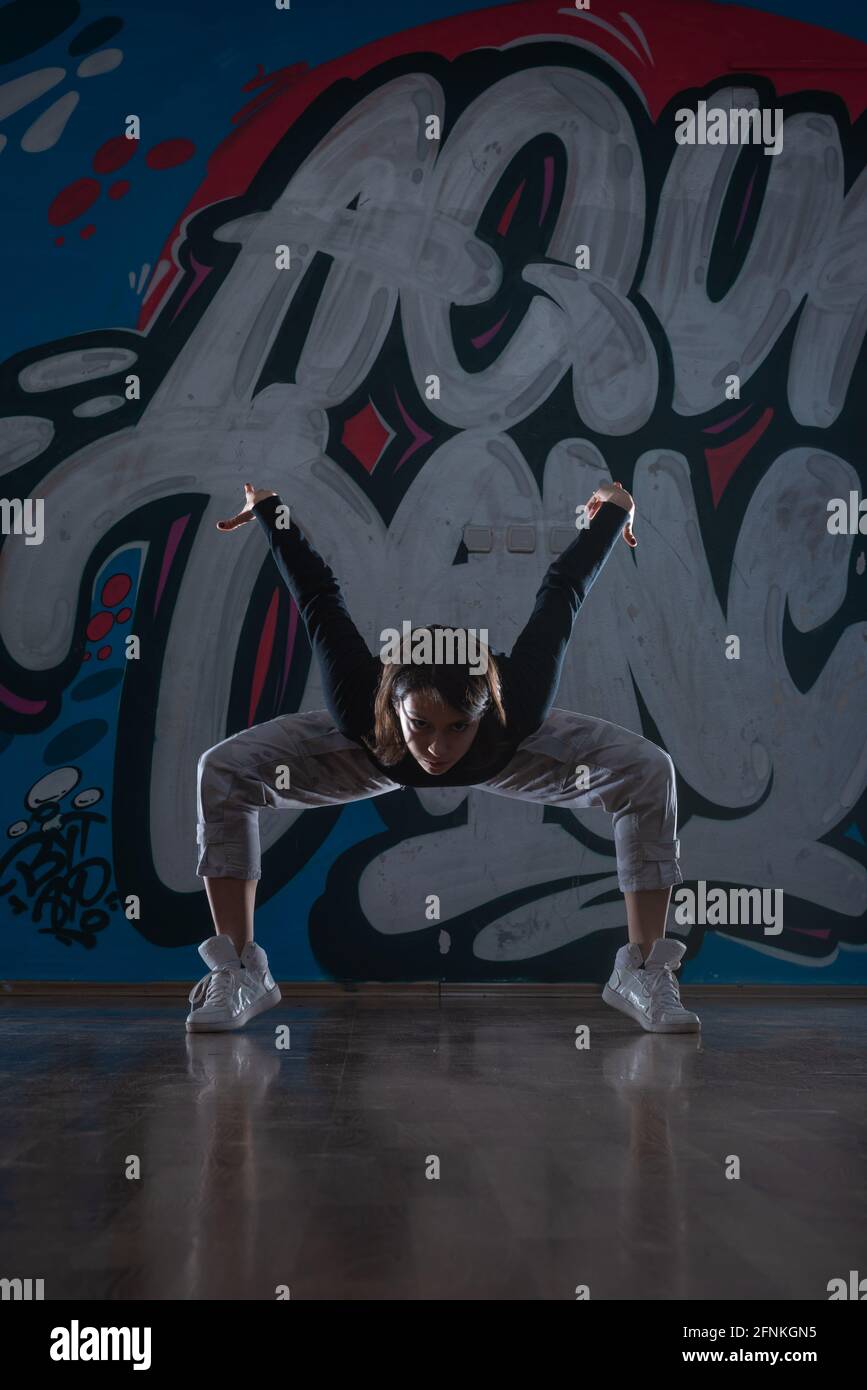 Silhouette of young woman hiphop dancer (breakdancer)dancing on ...