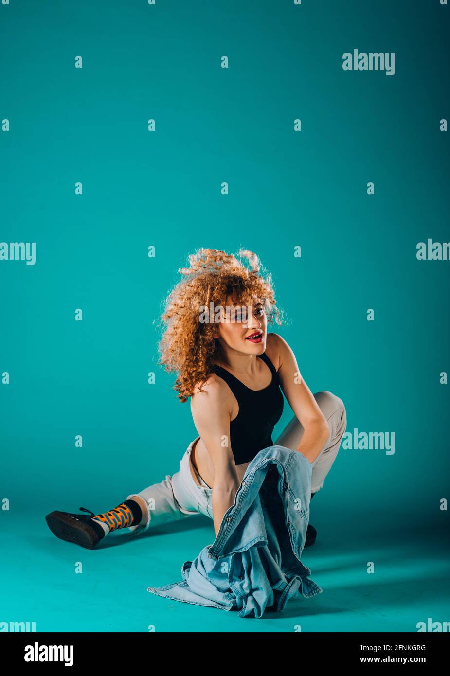 Contemporary dance artist practicing a dance routine Stock Photo - Alamy