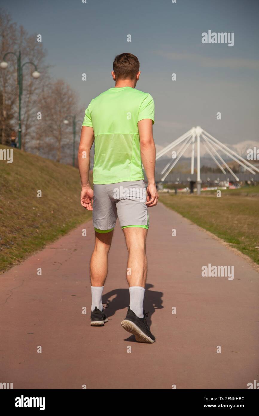 Handsome male sportsman is getting ready to run Stock Photo - Alamy