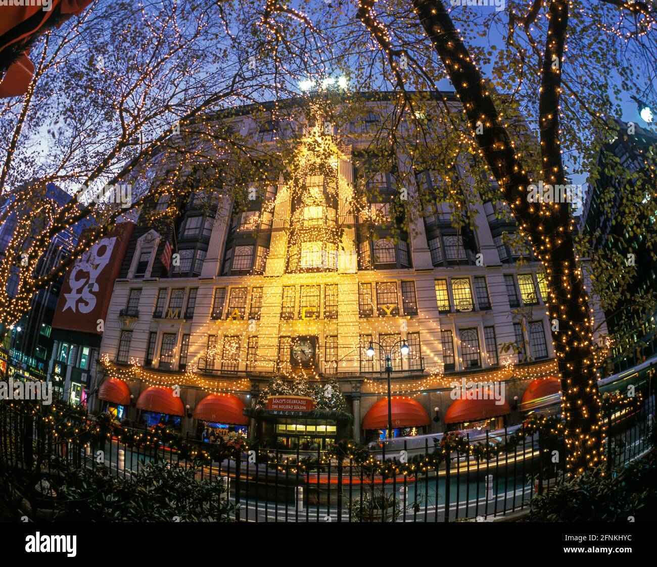 2004 HISTORICAL CHRISTMAS LIGHTS (©FEDERATED DEPARTMENT STORES 2004 ...
