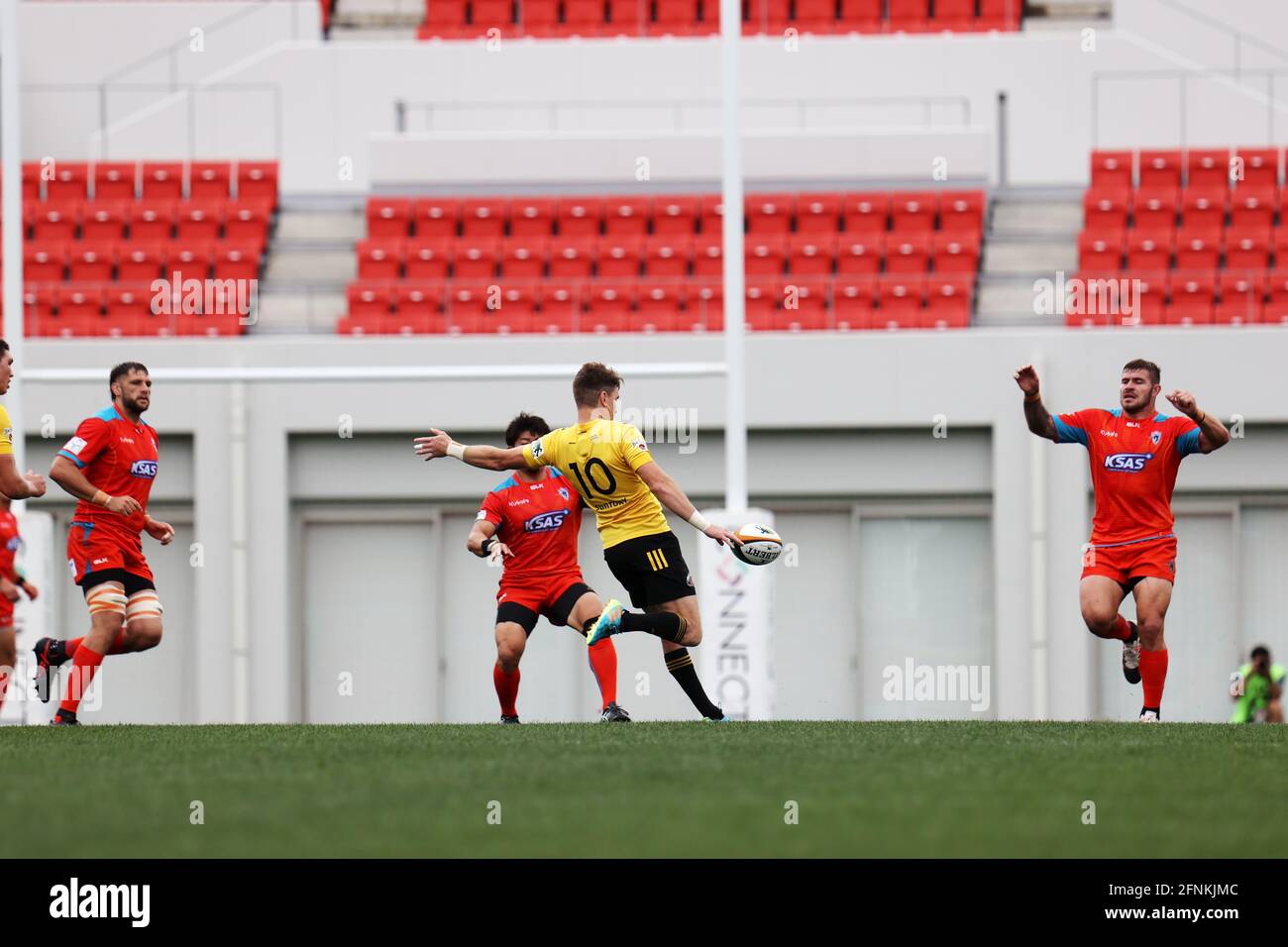 Hanazono Rugby Stadium, Higashi Osaka, Japan. 16th May, 2021. (L-R ...